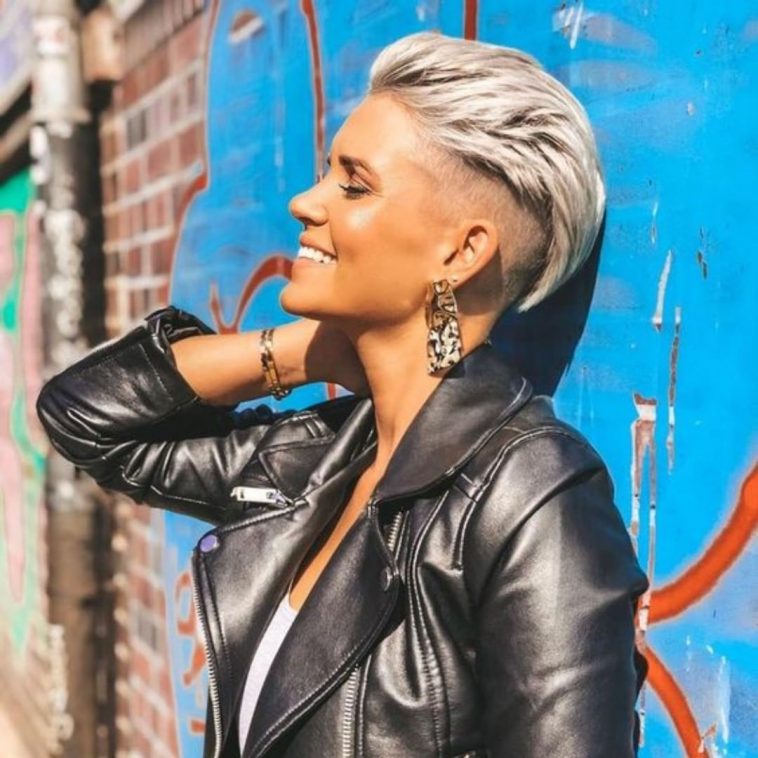 33 tagli pixie cut scalati, con ciuffo e colorazioni diverse da cui ...