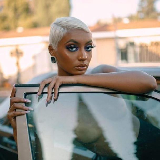 Valorizza al massimo i capelli grigi e bianchi! Scegli tra 15 pixie cut ...