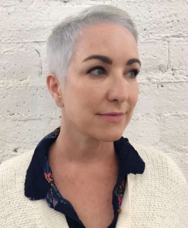 Valorizza al massimo i capelli grigi e bianchi! Scegli tra 15 pixie cut ...